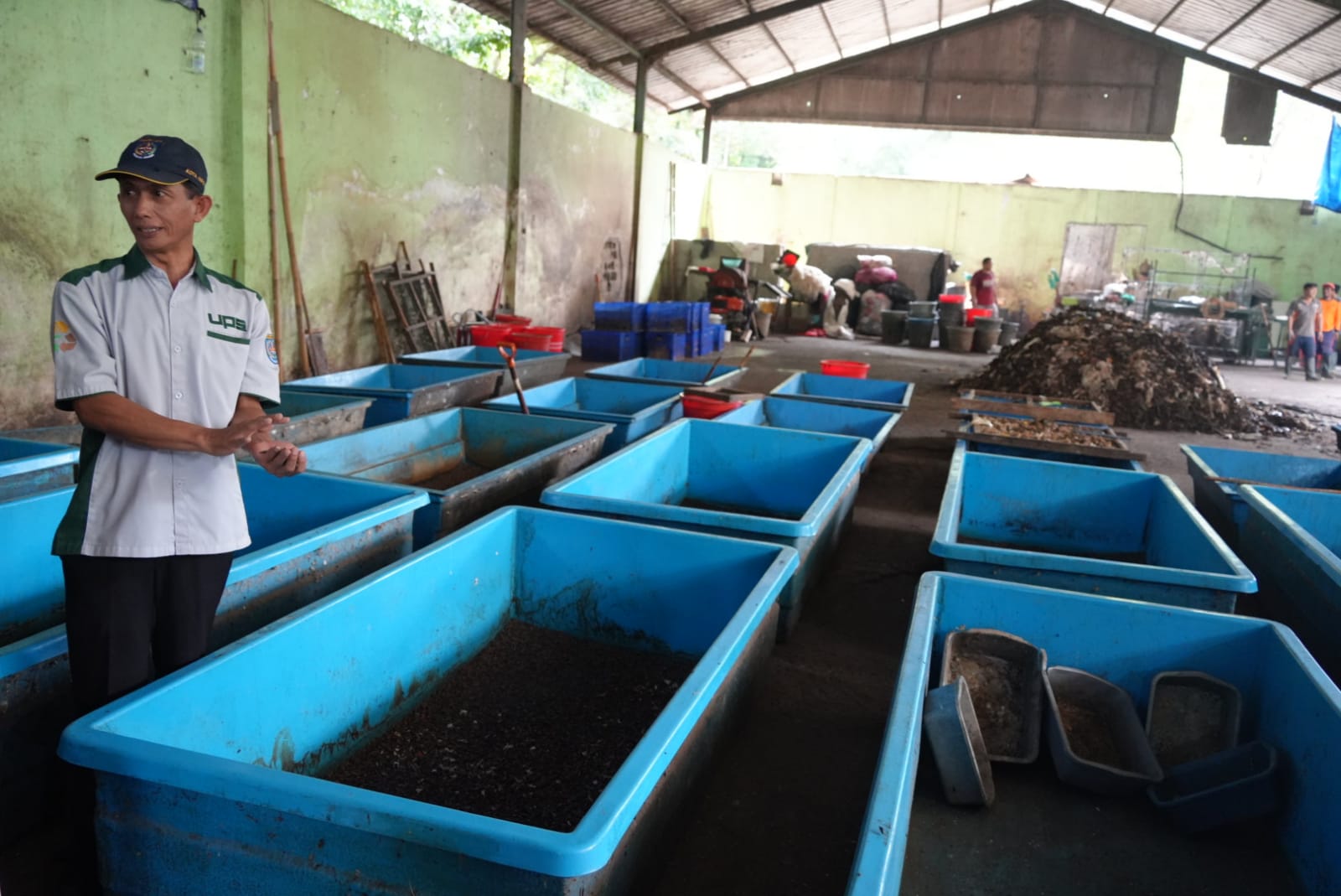 Tour of an organic waste recycling facility in Jakarta - Euglena Lab